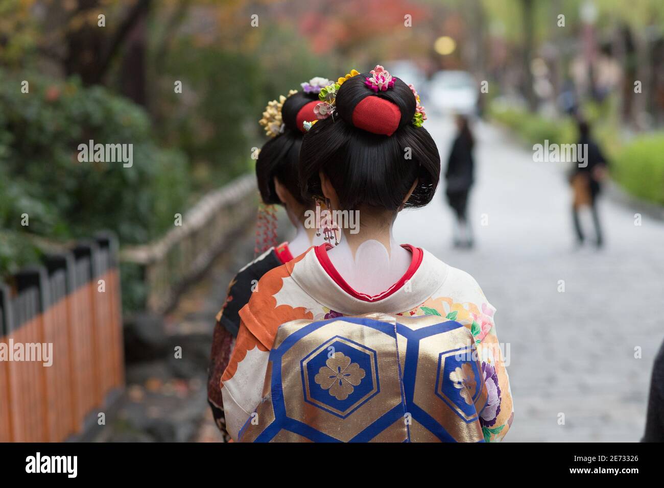 Geisha rear view hi-res stock photography and images - Alamy