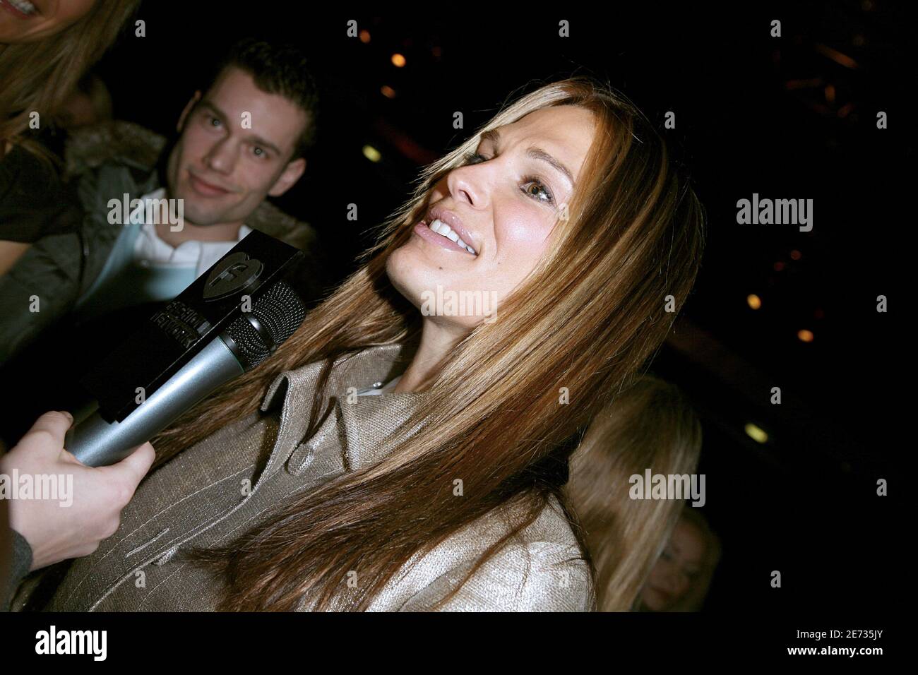 Molly sims runway hi-res stock photography and images - Alamy