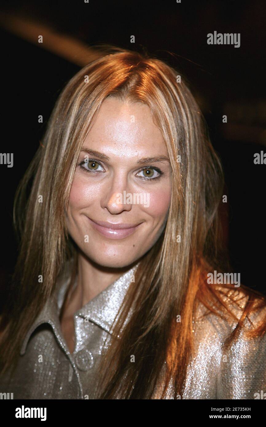 Molly sims runway hi-res stock photography and images - Alamy