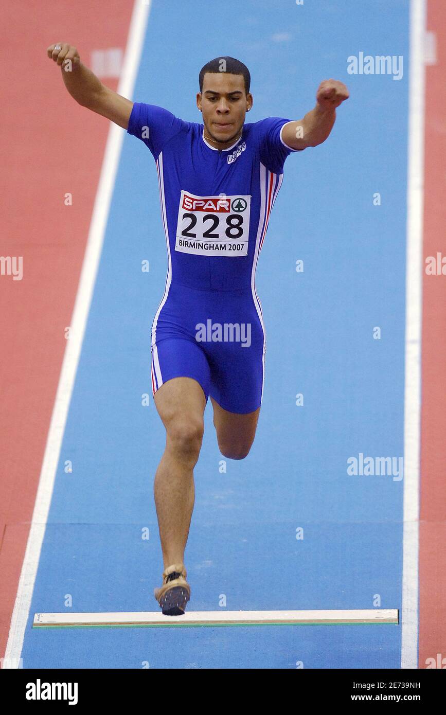 Mens triple jump qualification hi-res stock photography and images - Alamy