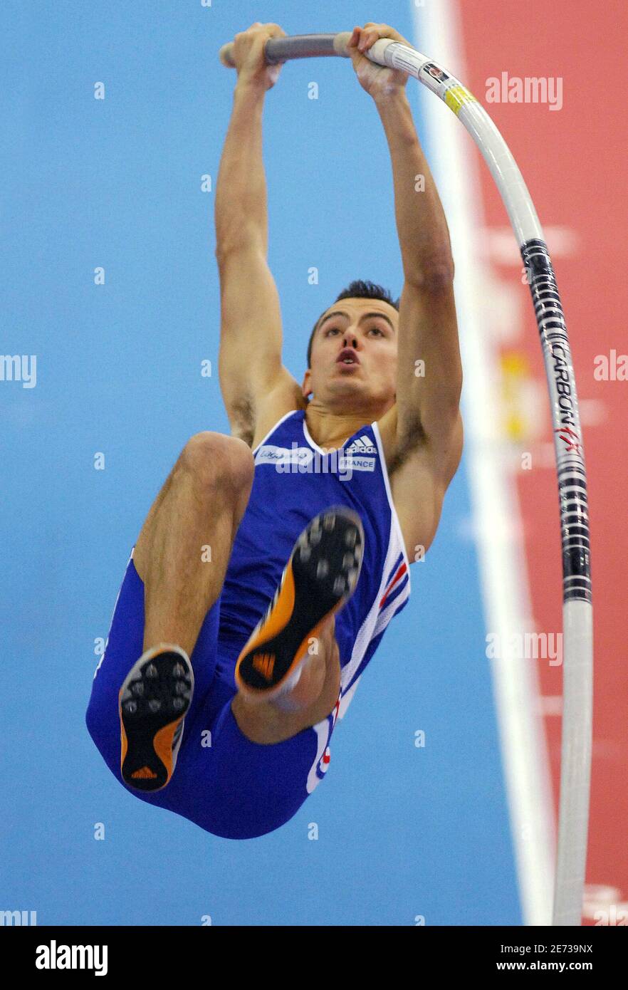 Pole vault men qualification hi-res stock photography and images - Alamy