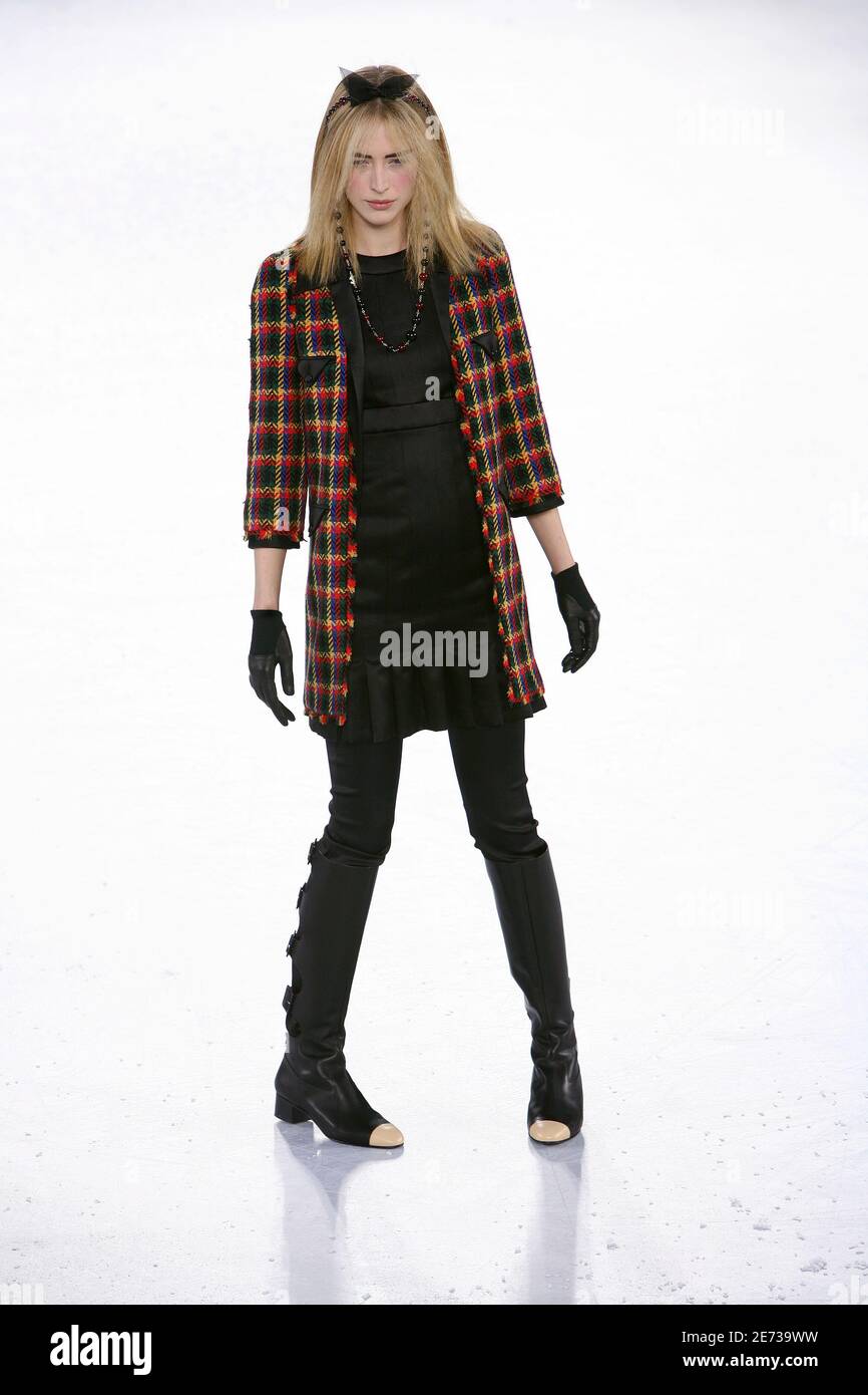 Chanel Fall-Winter 2007-2008 Ready-To-Wear Runway - Paris Stock Photo ...