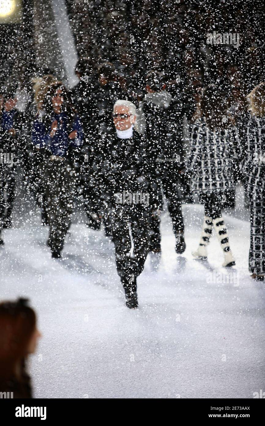 Chanel Fall-Winter 2007-2008 Ready-To-Wear Runway - Paris Stock Photo ...