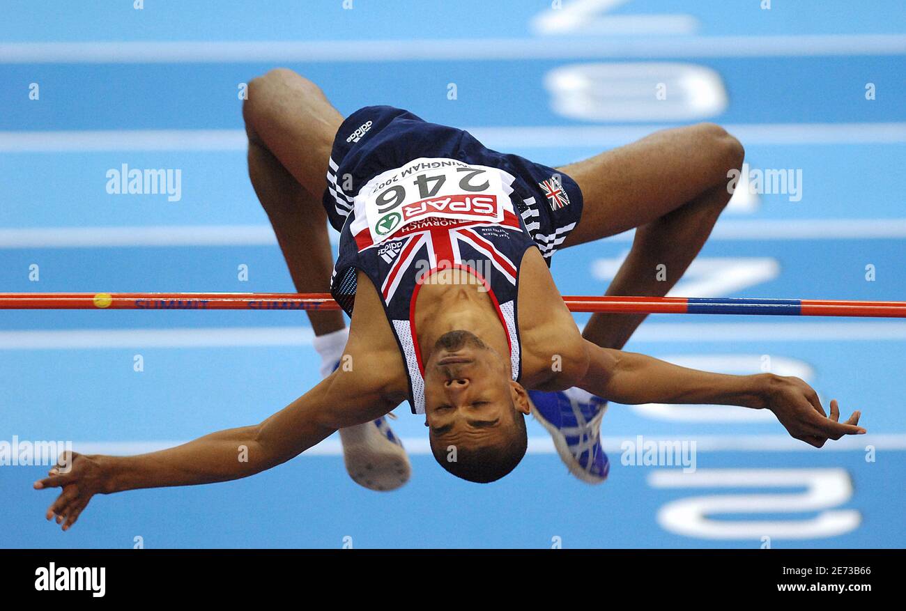 Mens high jump qualification hi-res stock photography and images - Alamy