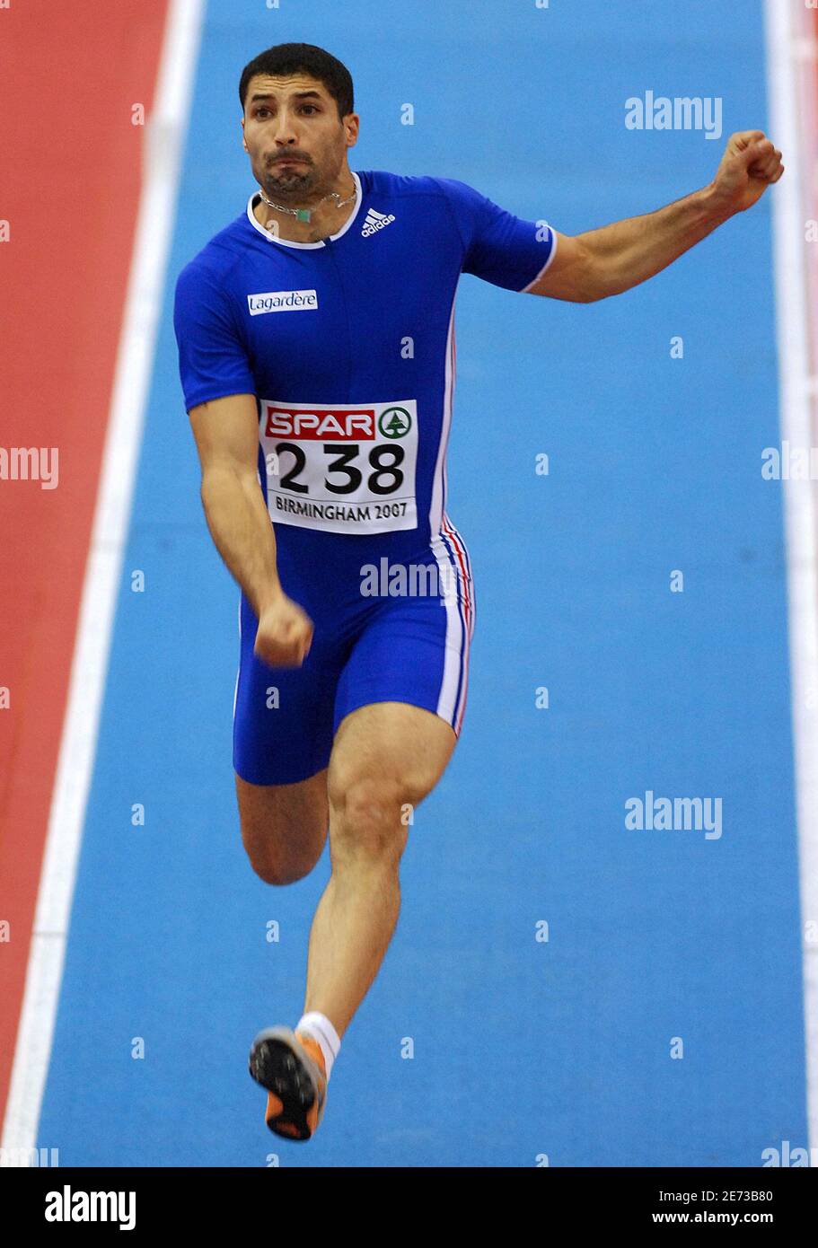Mens long jump qualification hi-res stock photography and images - Alamy