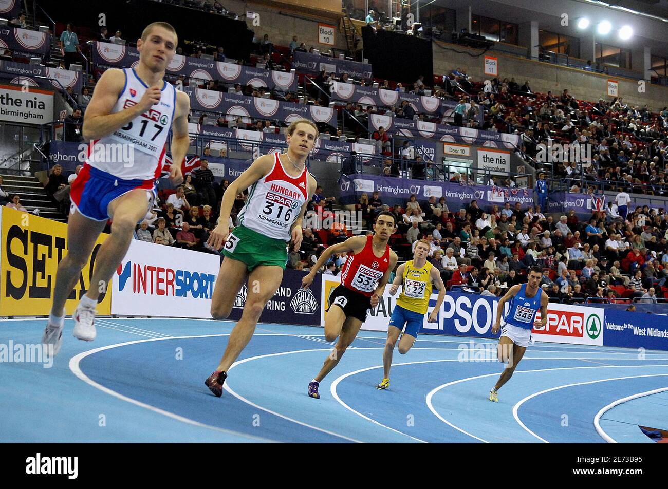 Start on men's 800 meters heat during the European athletics indoor ...