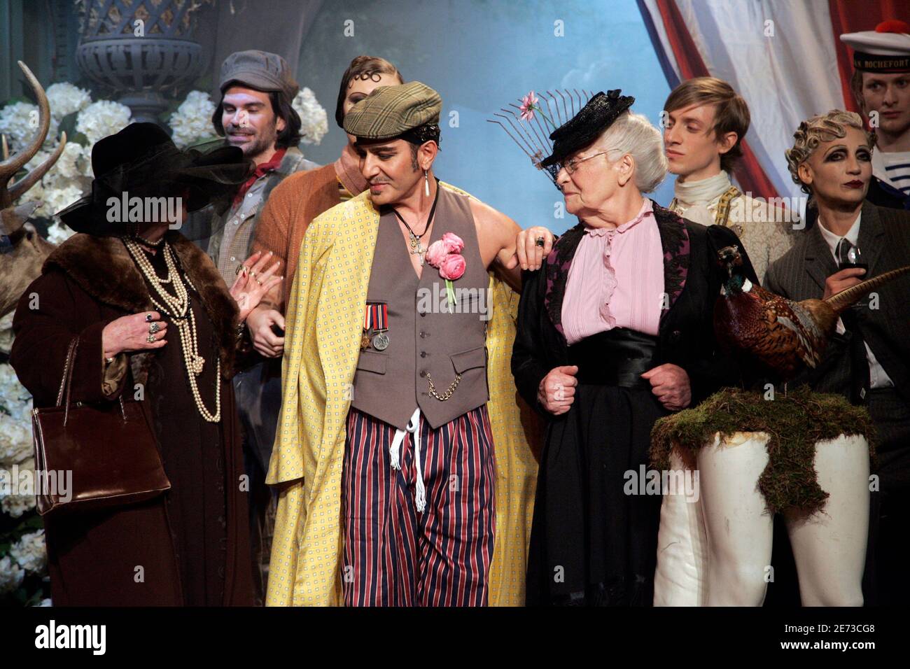 John galliano and models hi-res stock photography and images - Alamy