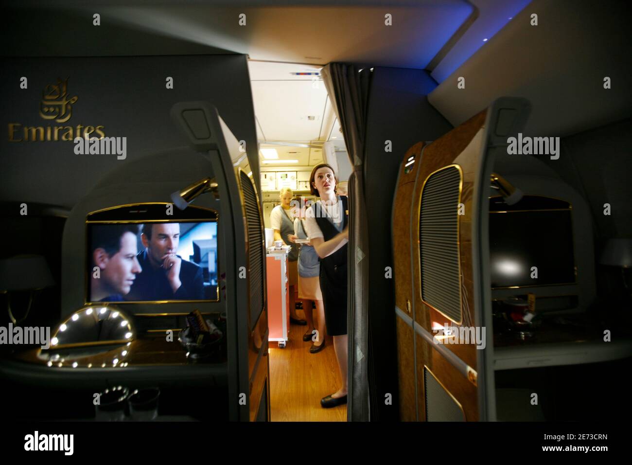 Emirates flight attendants hi-res stock photography and images - Alamy