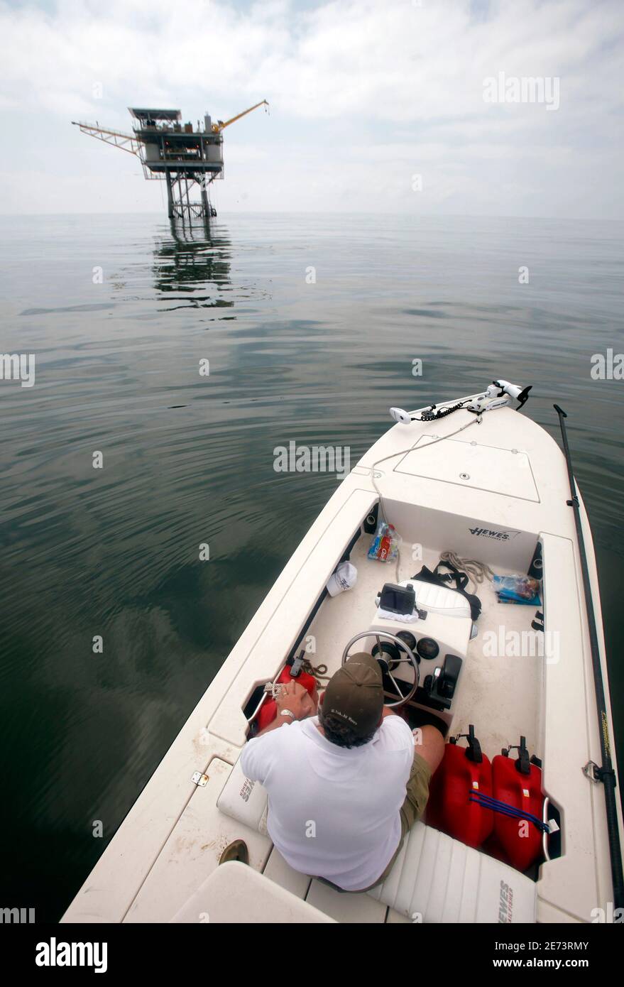Oil drilling accidents hi-res stock photography and images - Alamy