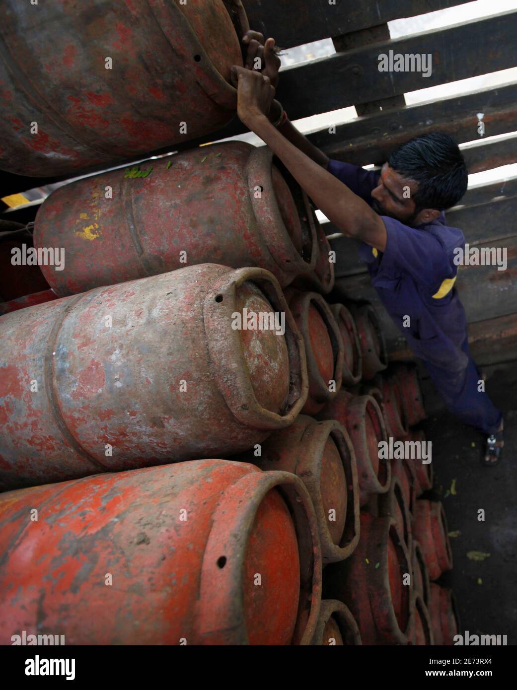 Lifting cylinders hi-res stock photography and images - Alamy