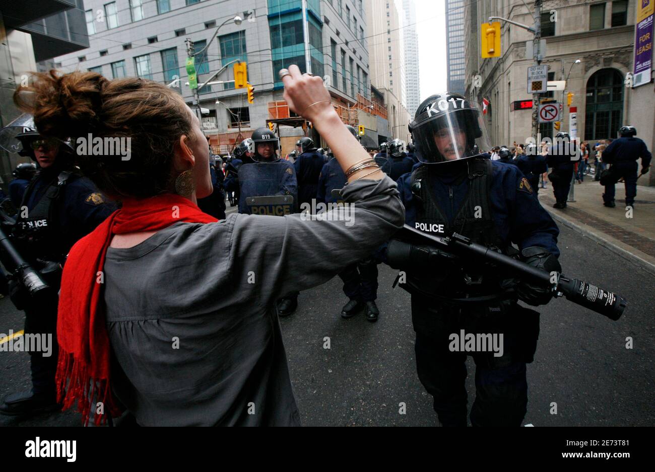 G20 toronto police gas hi-res stock photography and images - Alamy