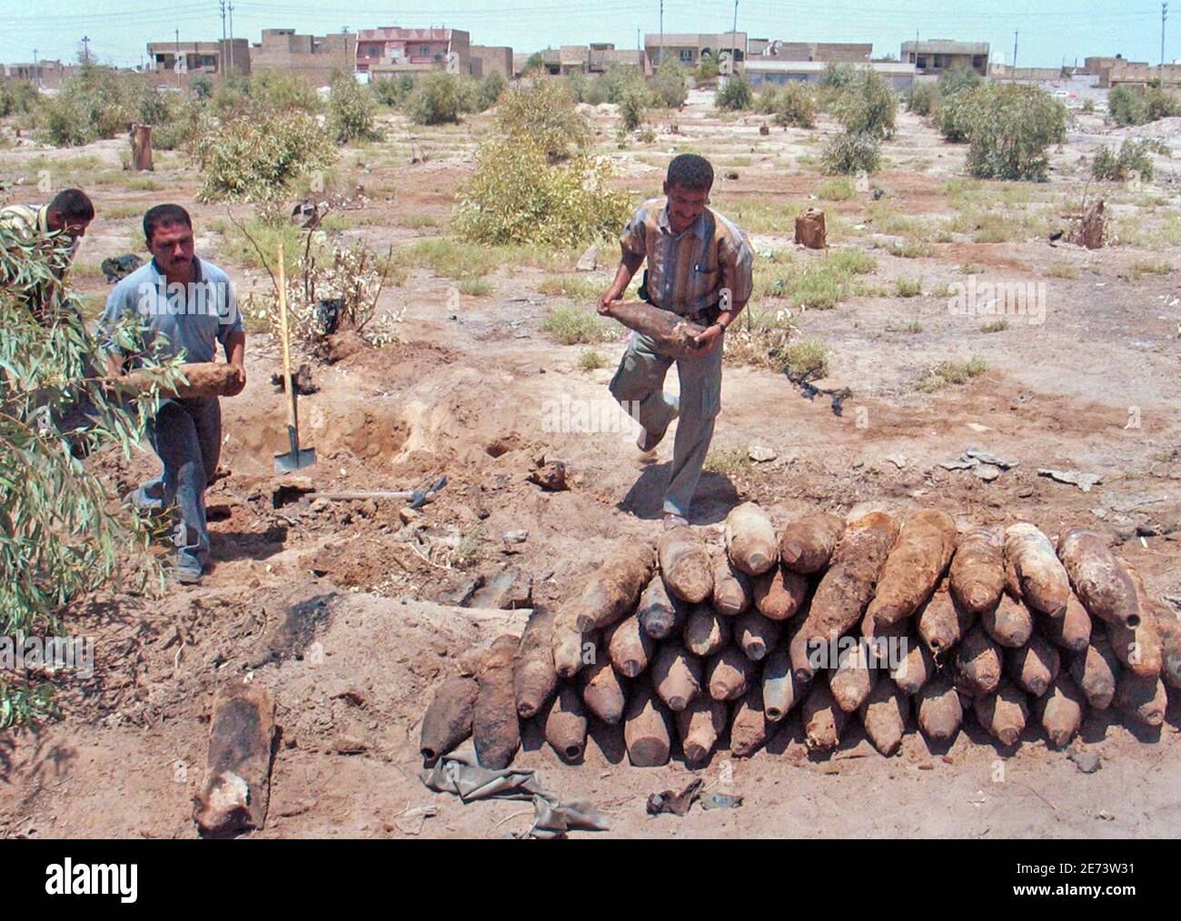 Explosive rounds hi-res stock photography and images - Alamy