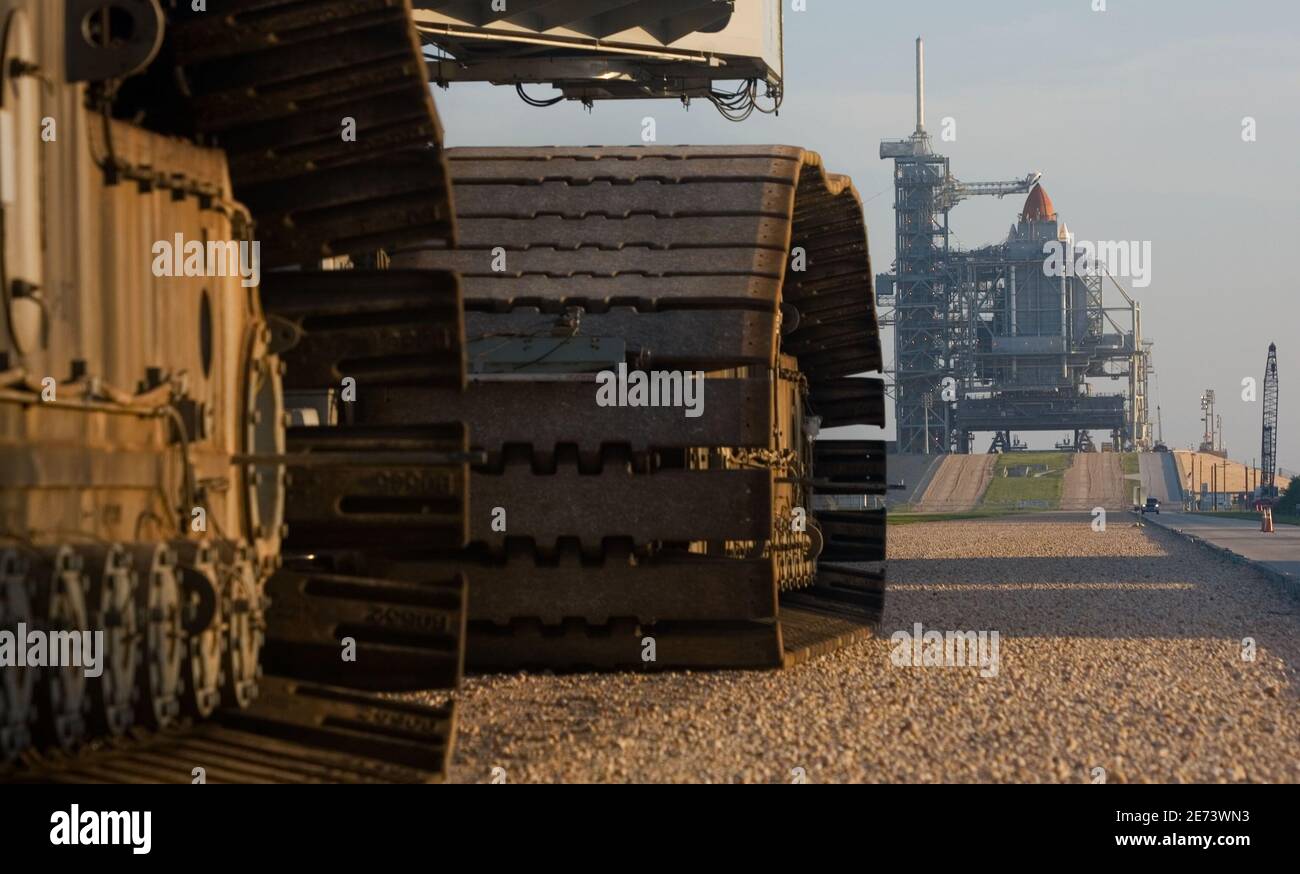 Space shuttle crawler transporter hi-res stock photography and images ...