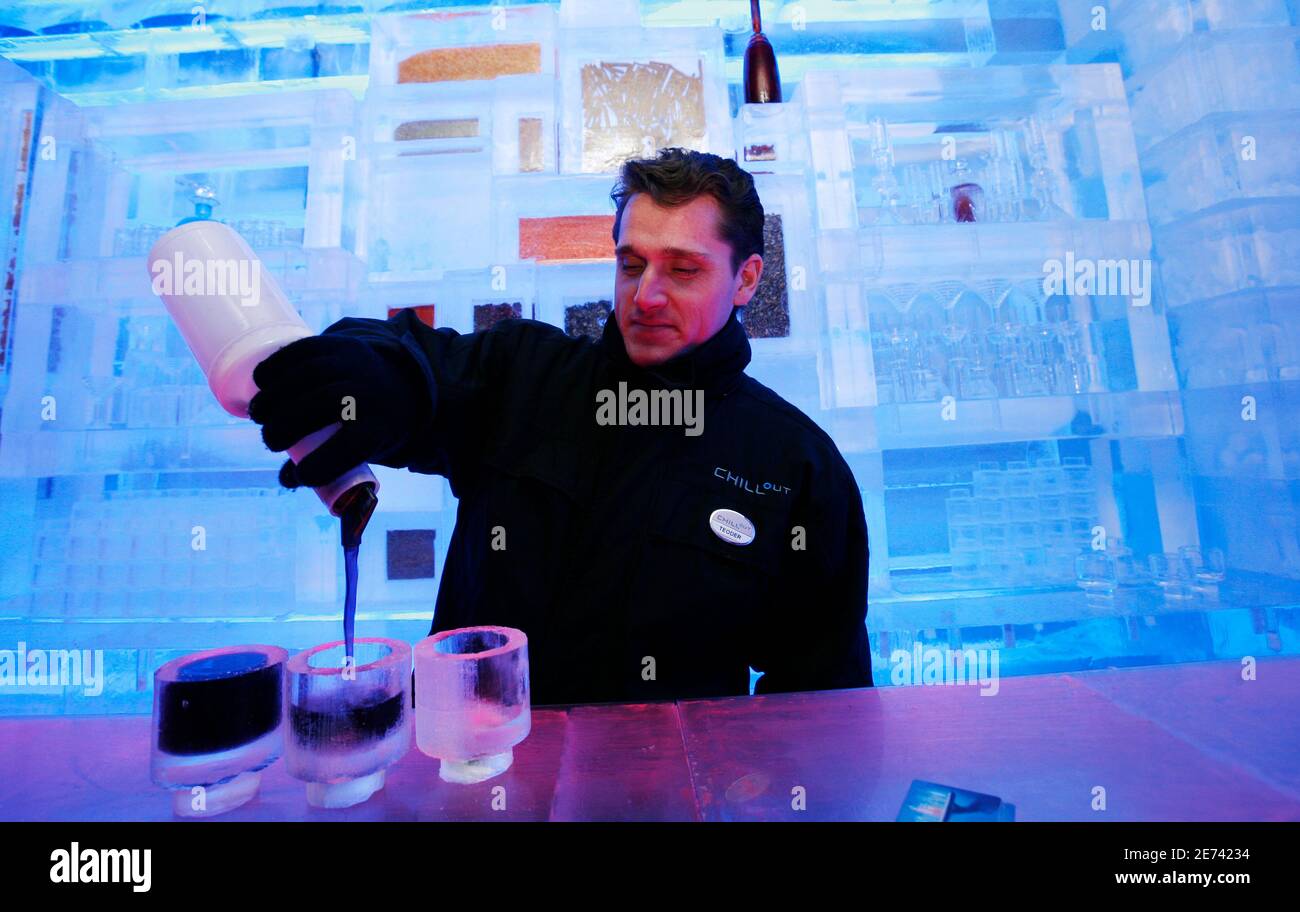 Dubai chill out lounge hi-res stock photography and images - Alamy