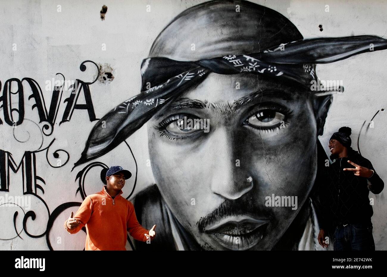 Hands gesture rapper hi-res stock photography and images - Alamy