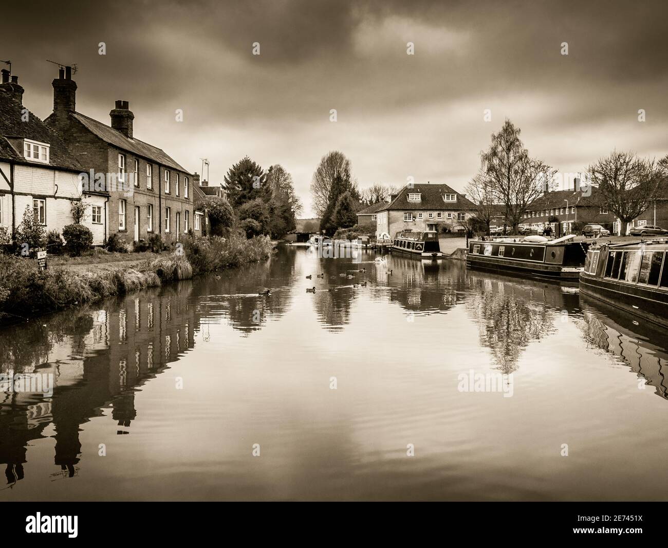 Kennet and avon canal towpath hi-res stock photography and images - Alamy
