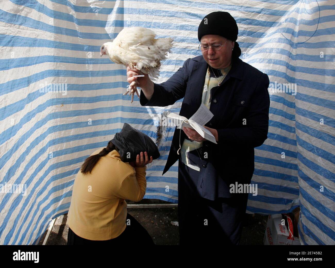 Jewish ultra orthodox woman hi-res stock photography and images - Alamy