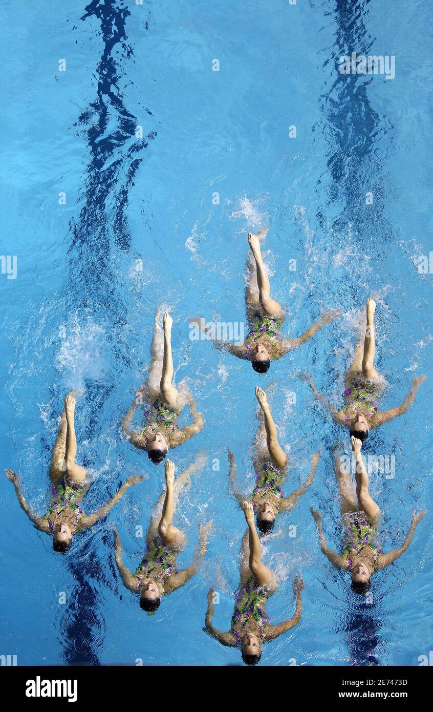 Spain's synchronized swimming team hi-res stock photography and images ...