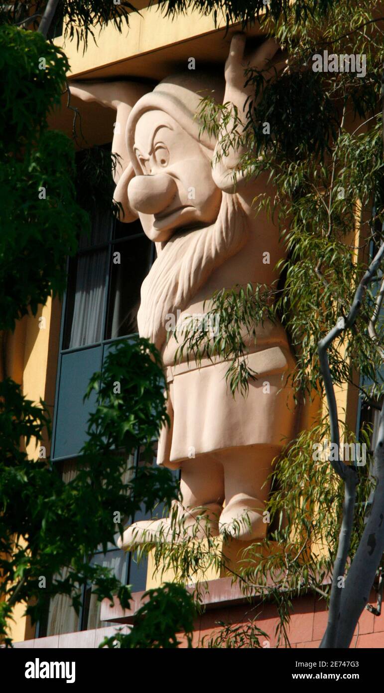 Disney team building hi-res stock photography and images - Alamy