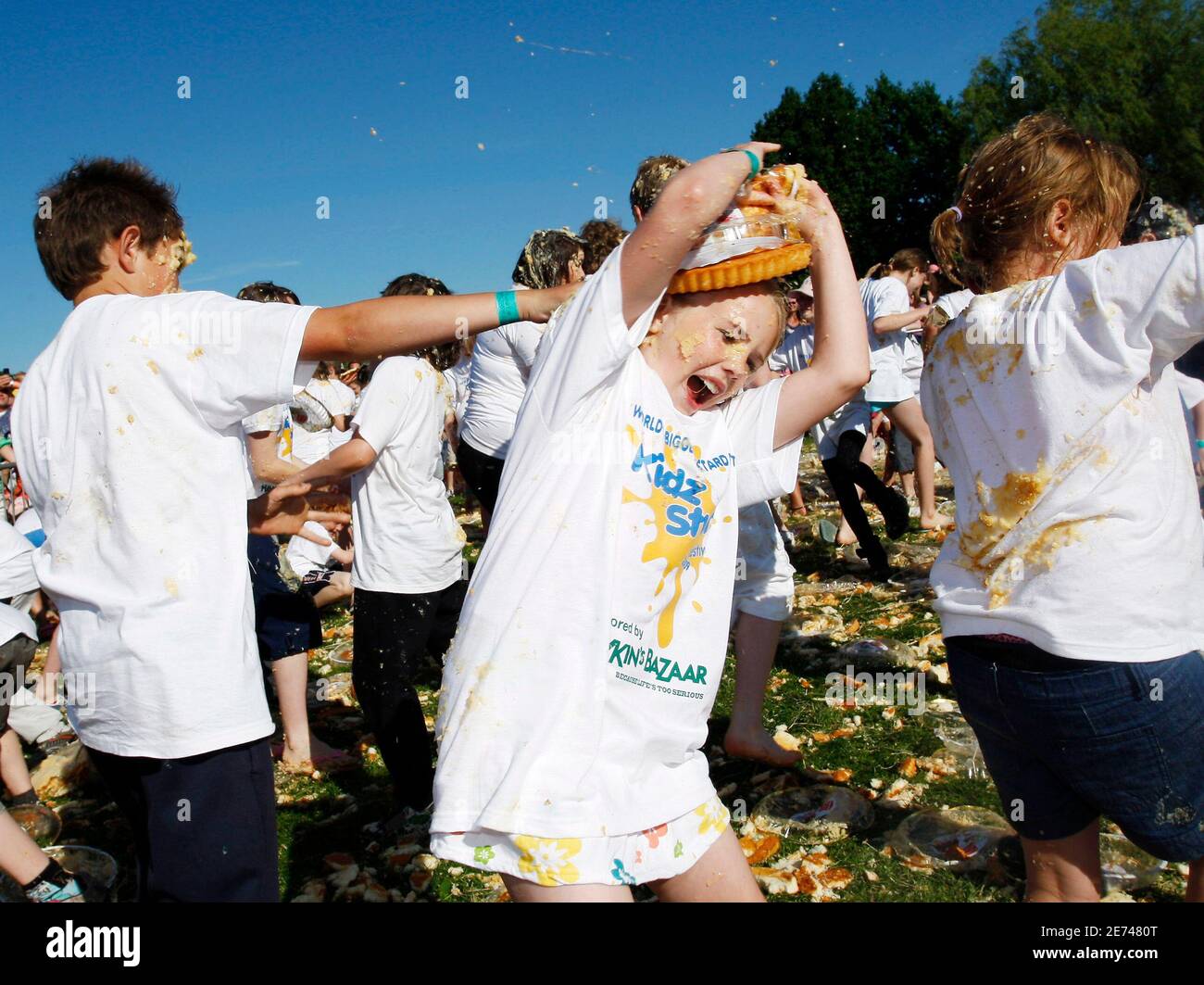 Pie fight hi-res stock photography and images - Alamy