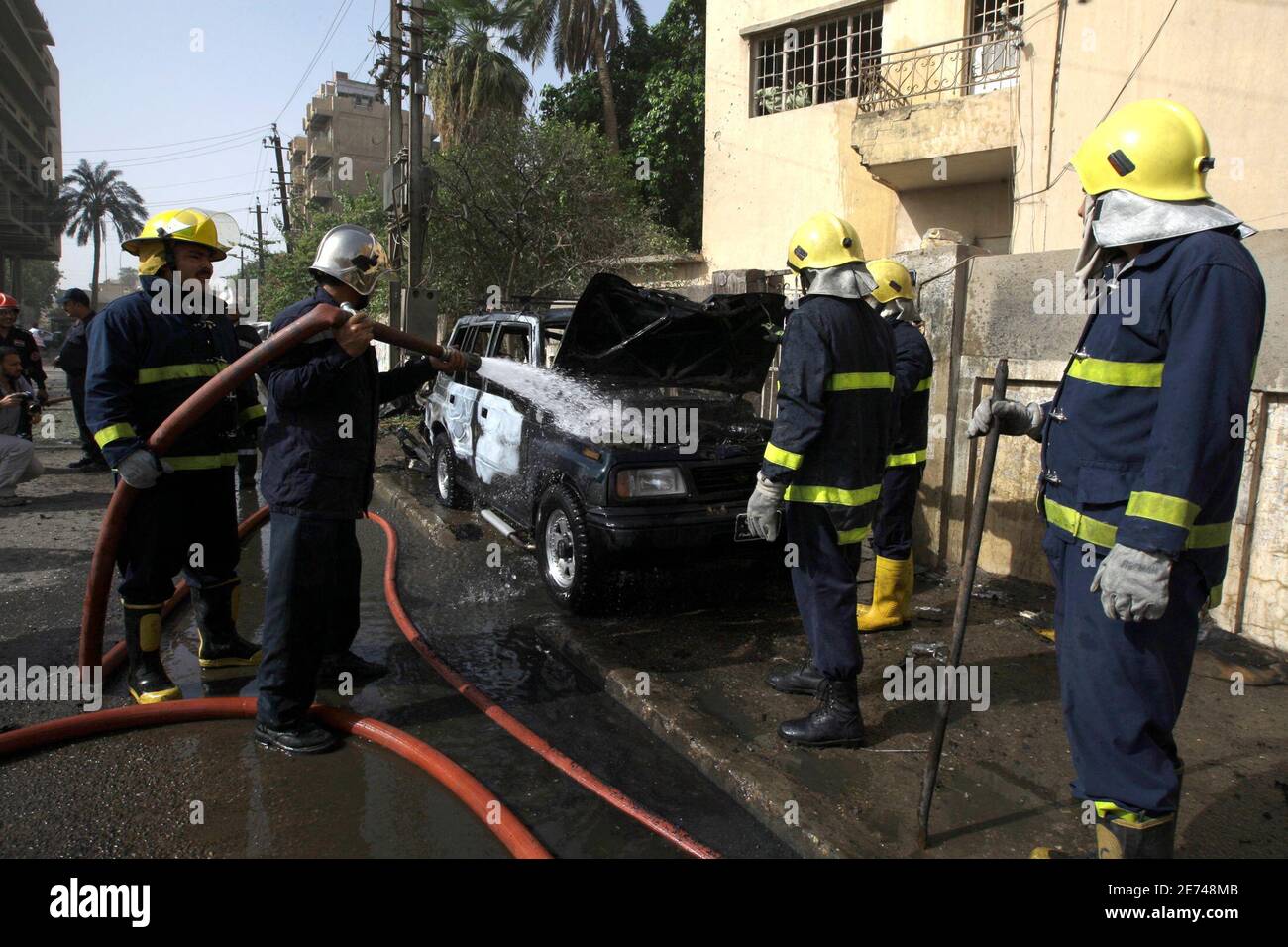 Iraqi firefighters hi-res stock photography and images - Alamy