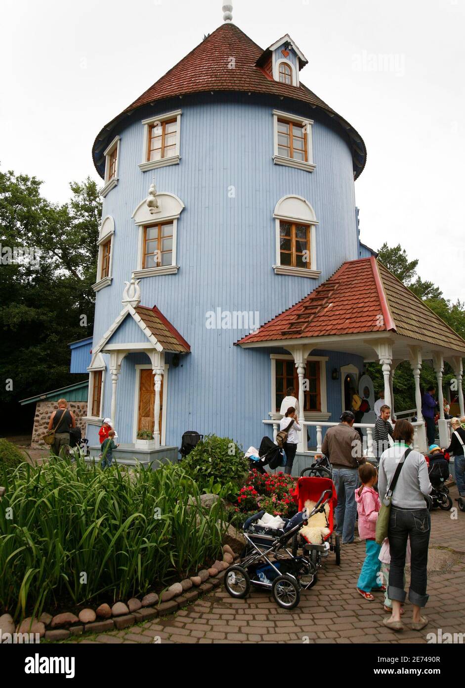 Theme park expansion hi-res stock photography and images - Alamy