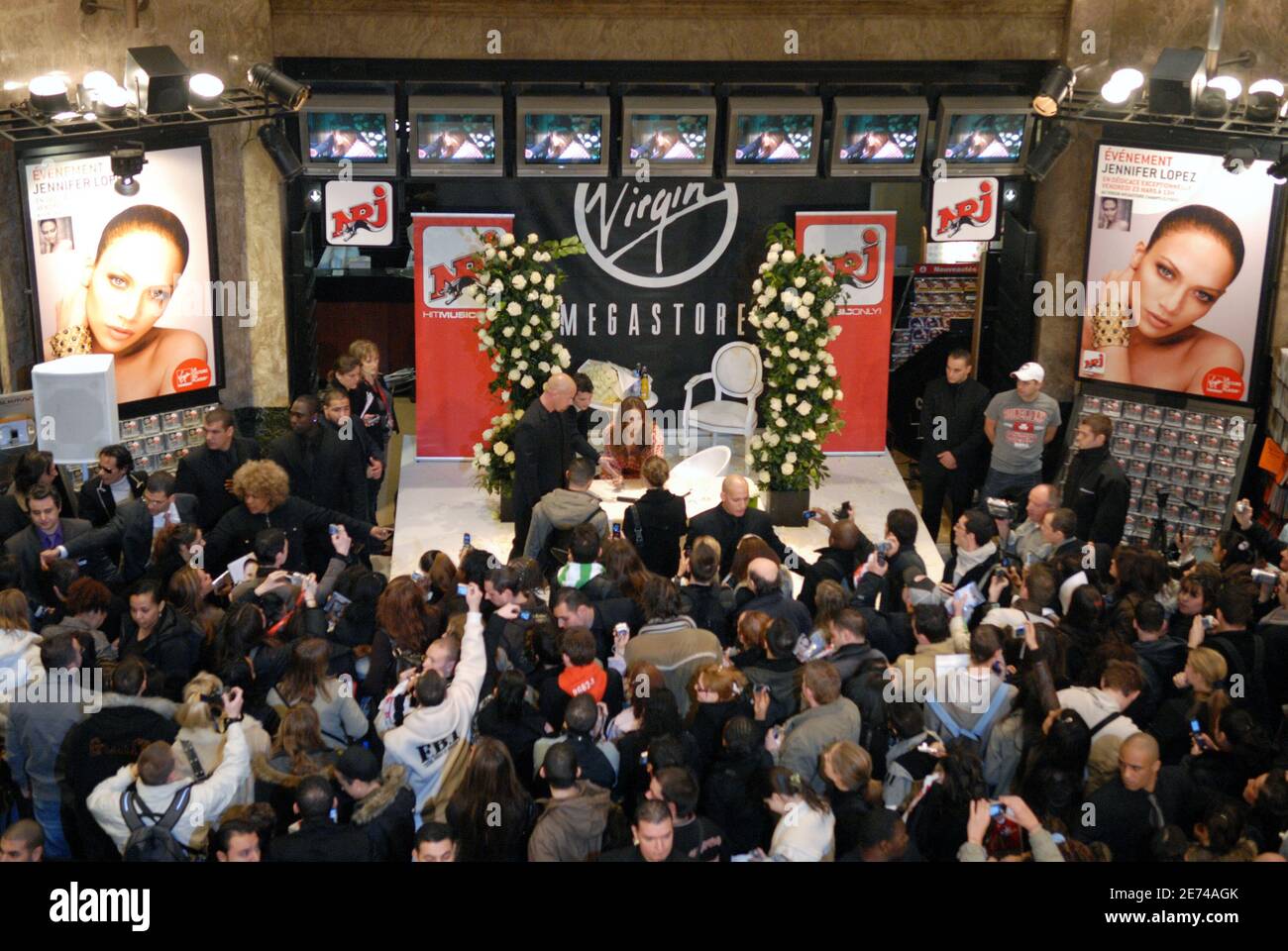 Jennifer lopez fans hi-res stock photography and images - Alamy