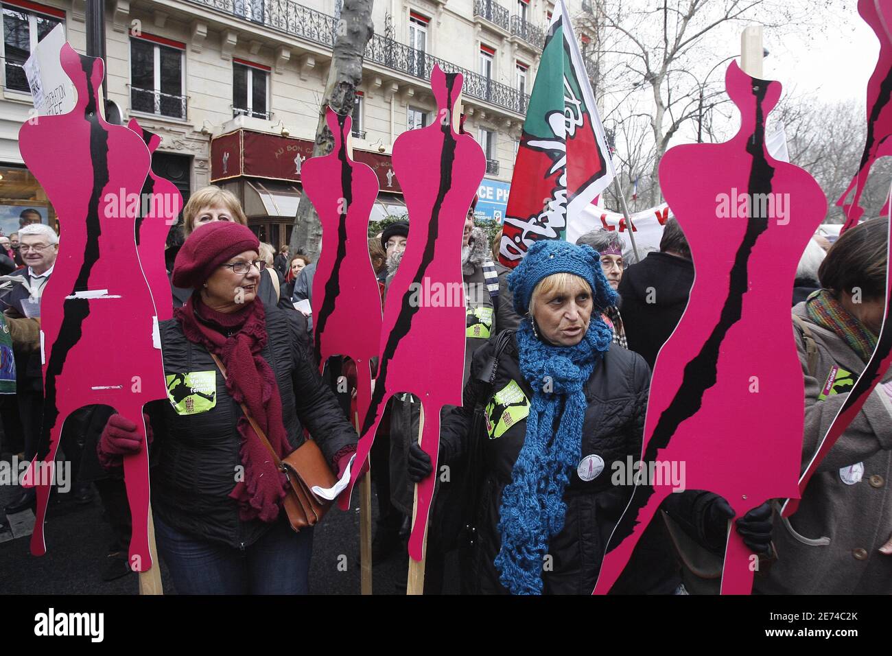 Rally where 1000 of women protested for Violence against women in Paris ...