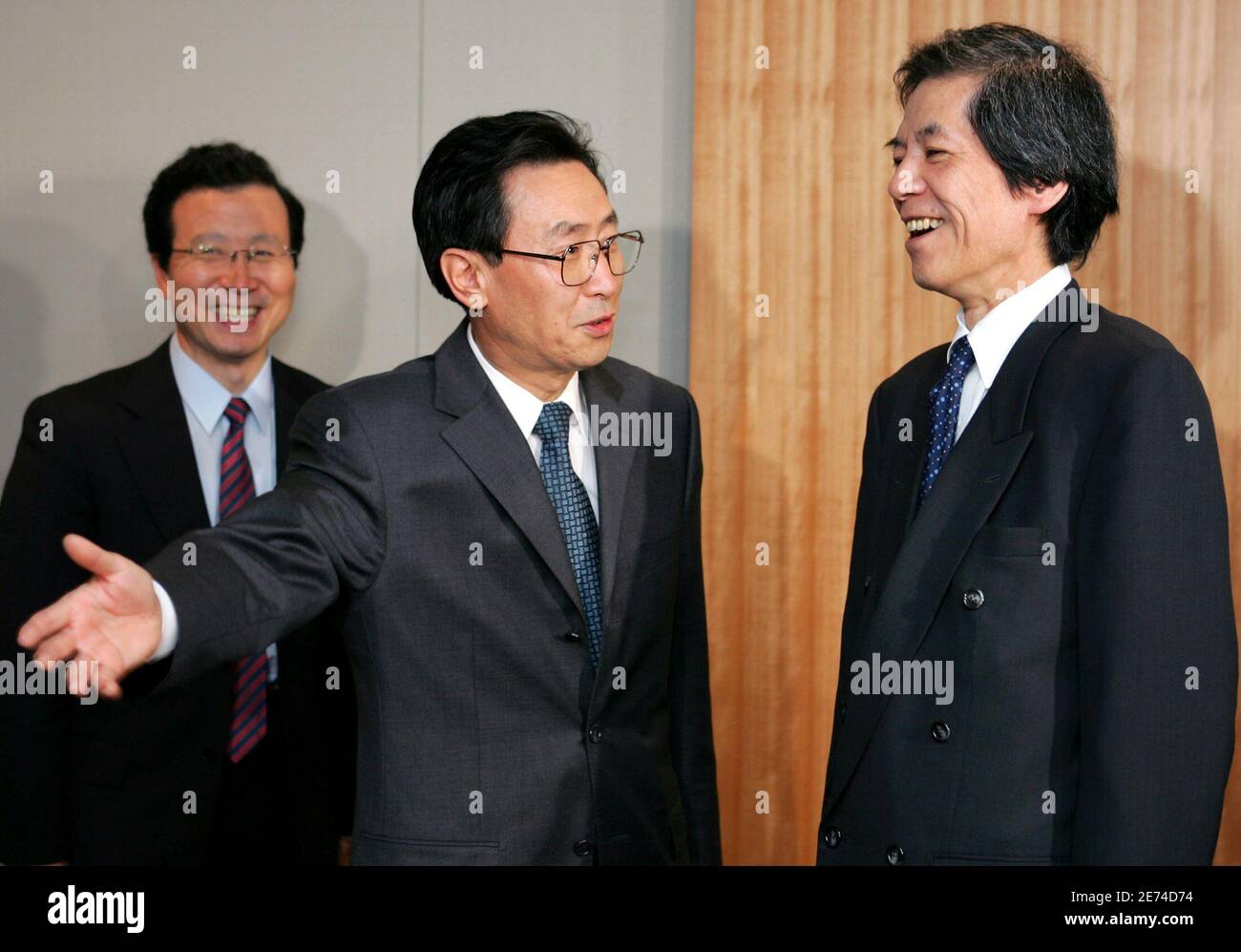 Man head in vice hi-res stock photography and images - Alamy