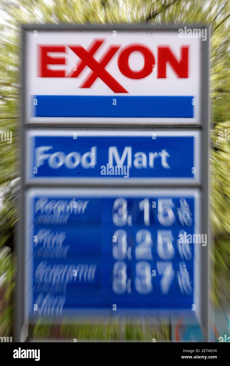 Mobil lens hi-res stock photography and images - Alamy