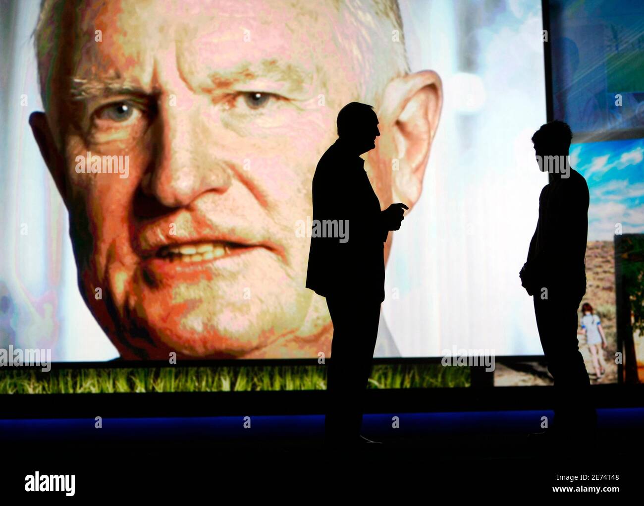 Intel chairman craig barrett hi-res stock photography and images - Alamy