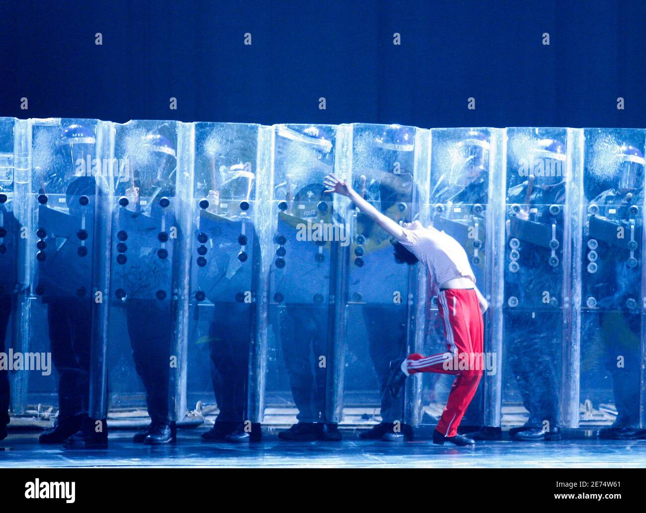 Cast from billy elliot hi-res stock photography and images - Alamy