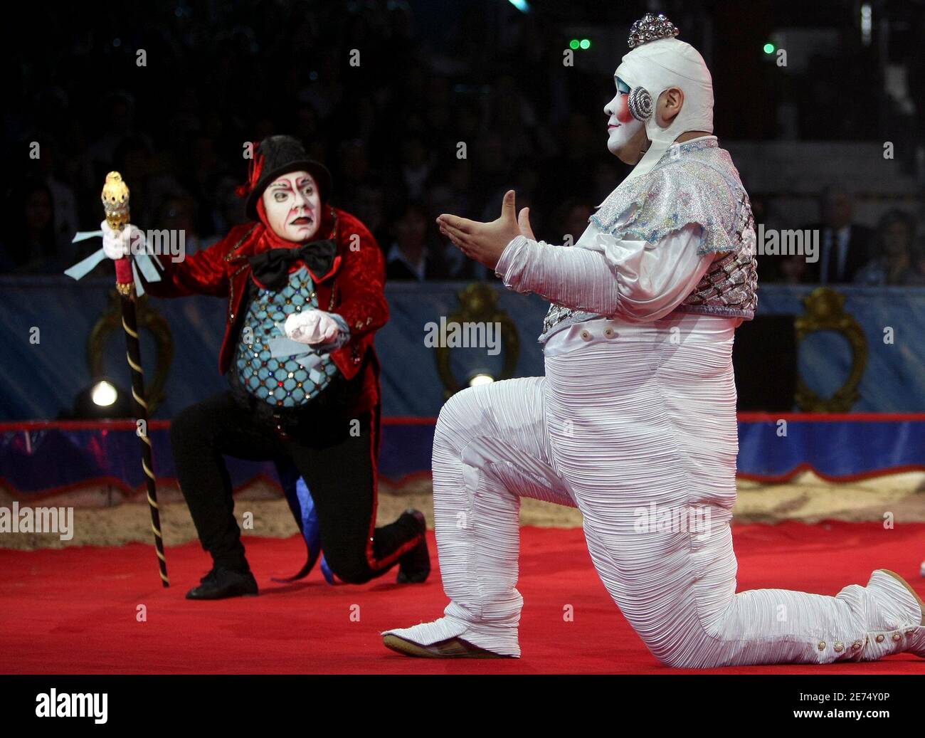 Russian acrobats hi-res stock photography and images - Alamy