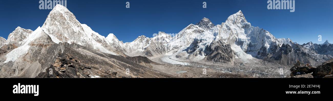 Panoramic view of Mount Everest, Lhotse, Nuptse, Pumo Ri and Kala ...