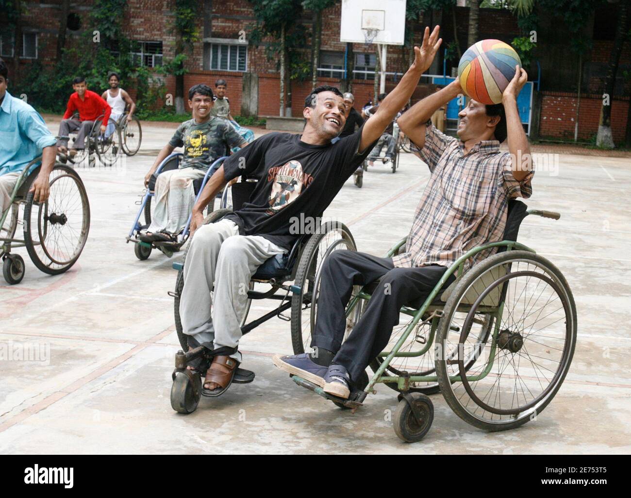 Bangladeshi paralysed people hi-res stock photography and images - Alamy