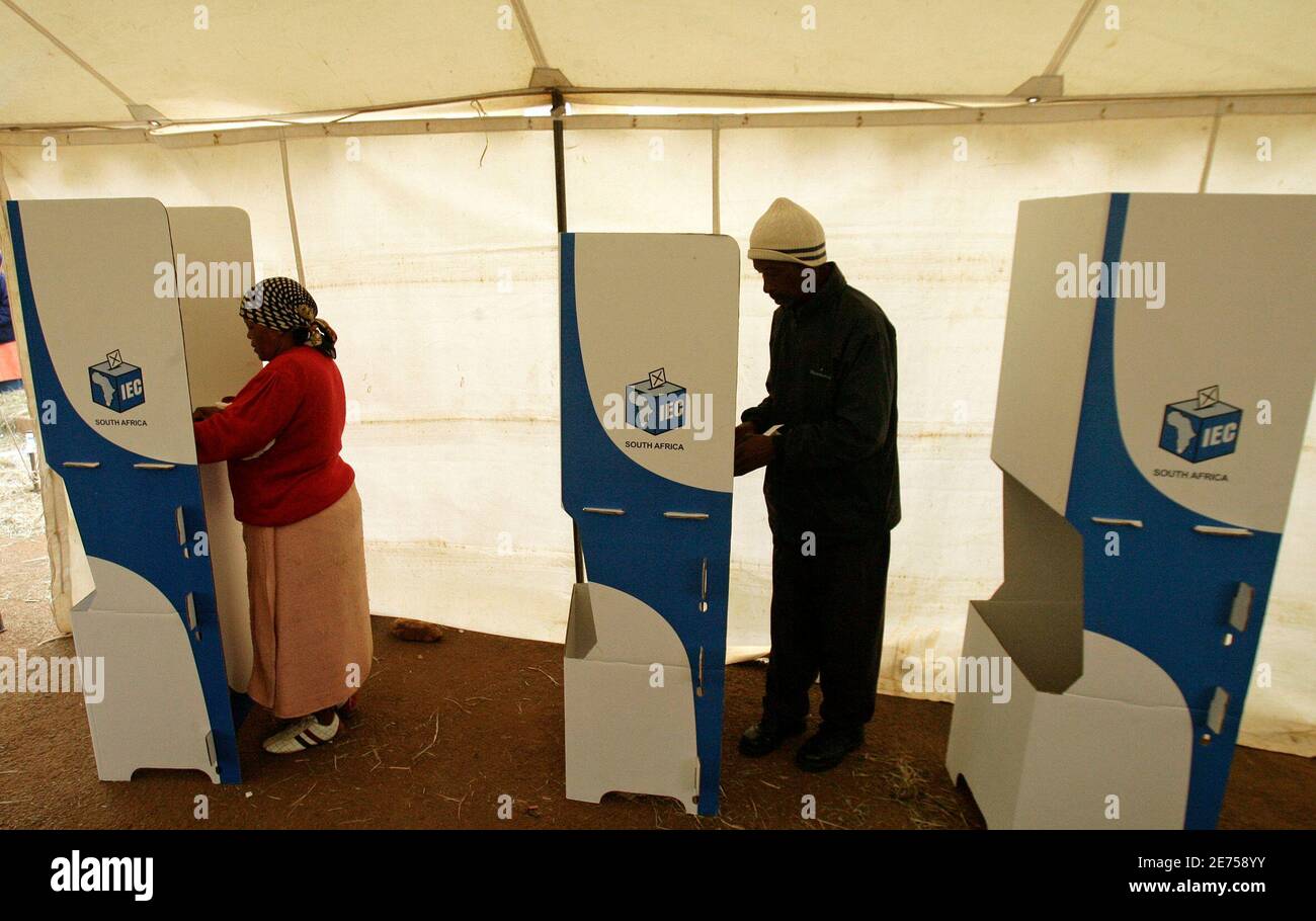 Nelson mandela soweto 1994 hi-res stock photography and images - Alamy