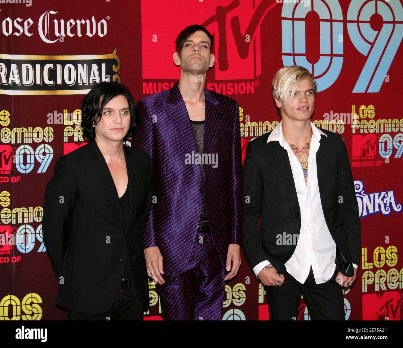 Lead singer placebo brian molko hi-res stock photography and images - Alamy