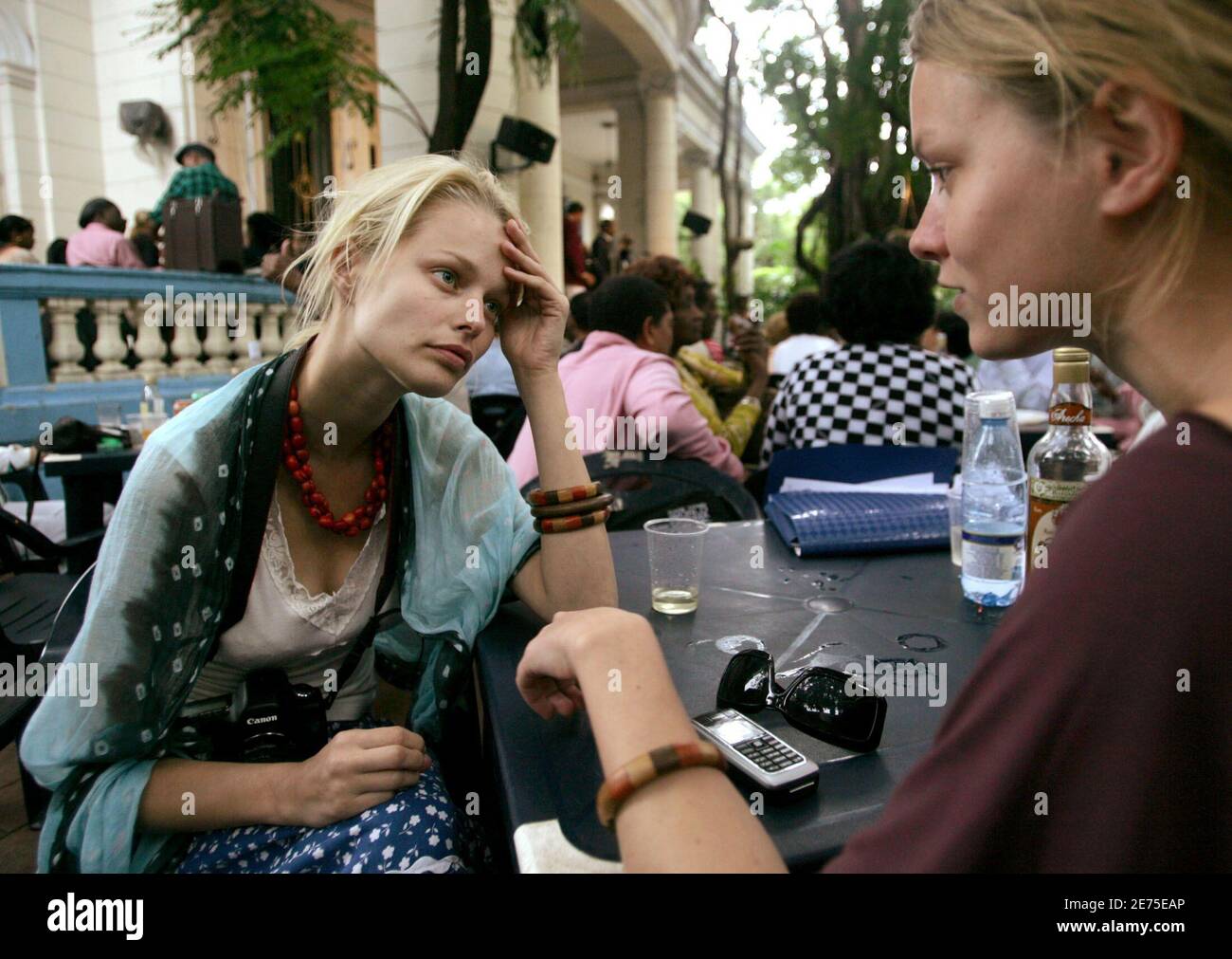 Police women cuba hi-res stock photography and images - Alamy