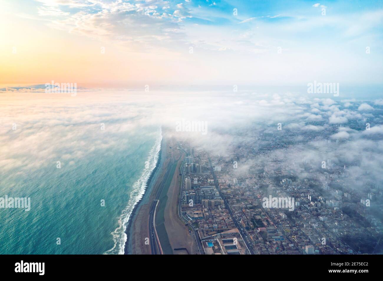 Fly between buildings hi-res stock photography and images - Alamy