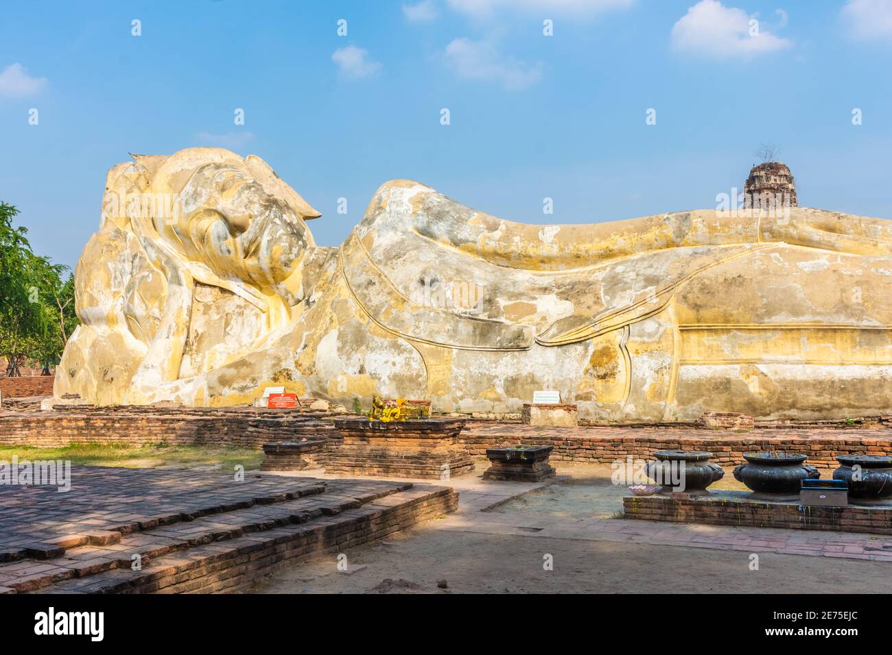 Old laying buddha statue buddhist temple hi-res stock photography and ...