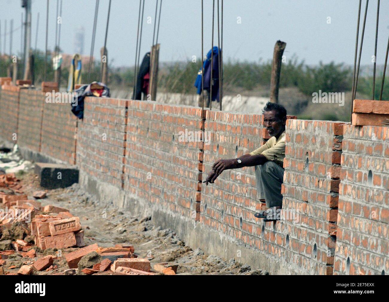 Bricklayer india hi-res stock photography and images - Alamy