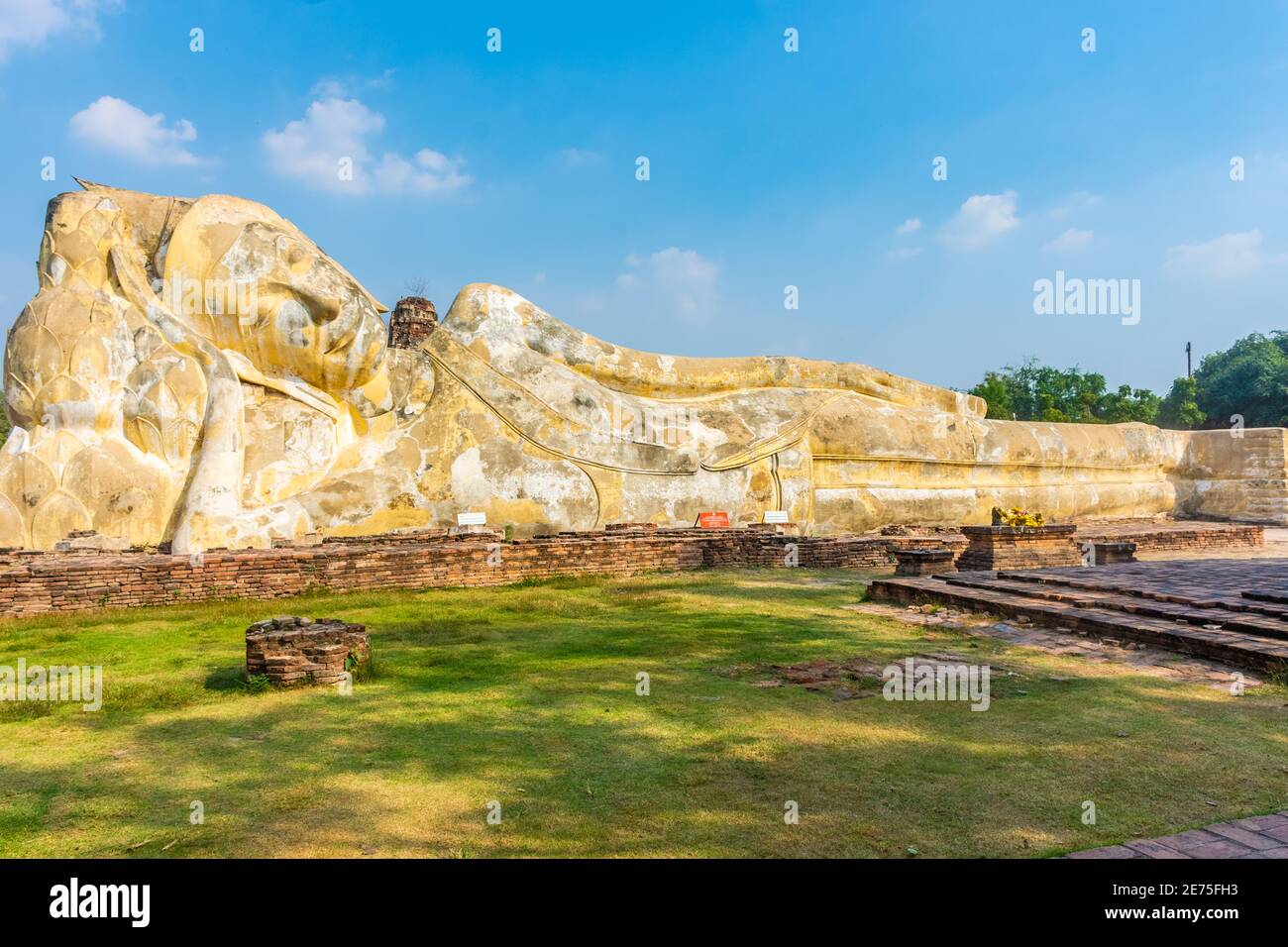 Old laying buddha statue buddhist temple hi-res stock photography and ...