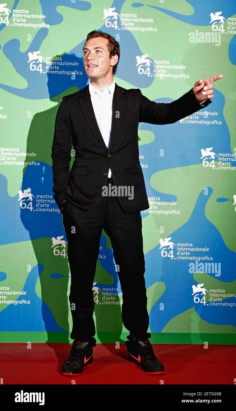 British actor jude law hi-res stock photography and images - Alamy