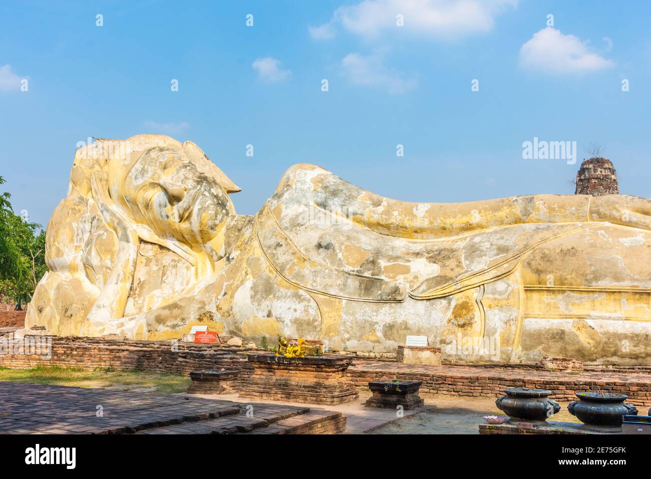 Old laying buddha statue buddhist temple hi-res stock photography and ...