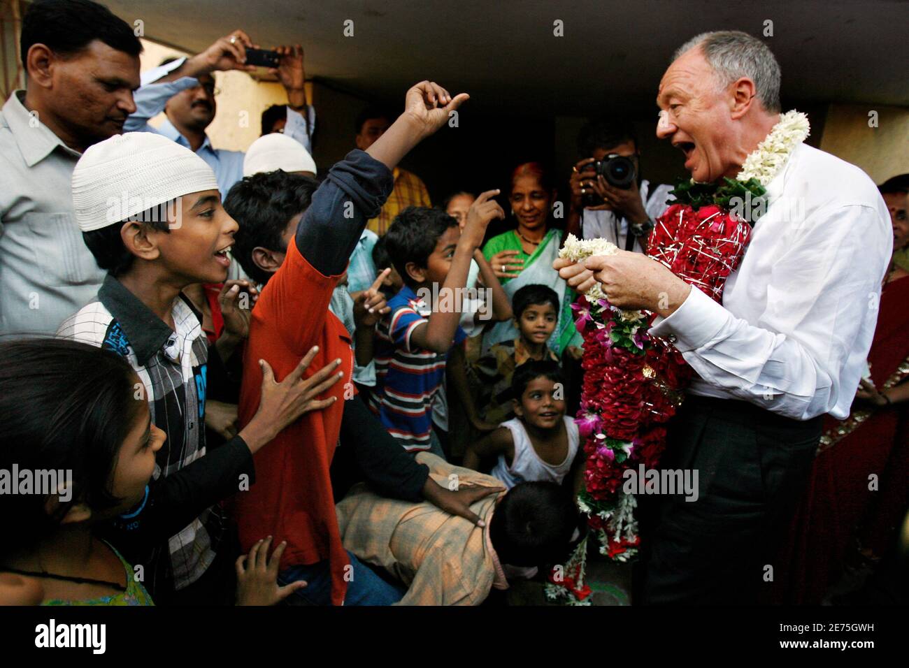 Mumbai Children Slum Dharavi High Resolution Stock Photography and ...
