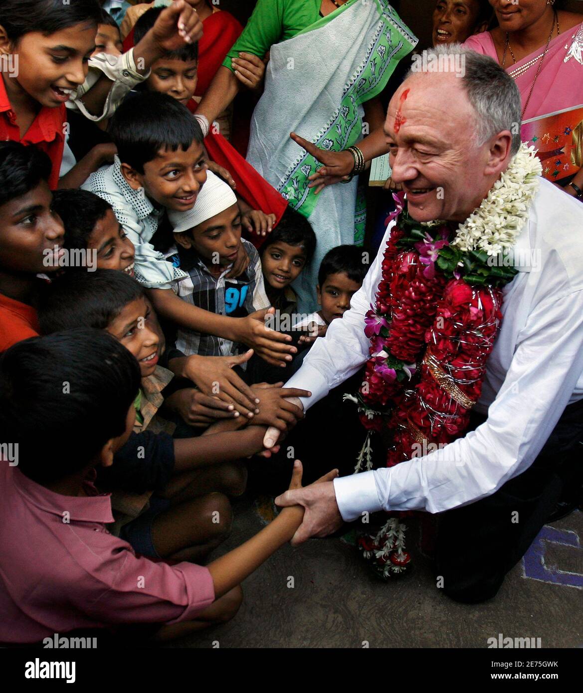 Mumbai Children Slum Dharavi High Resolution Stock Photography and ...