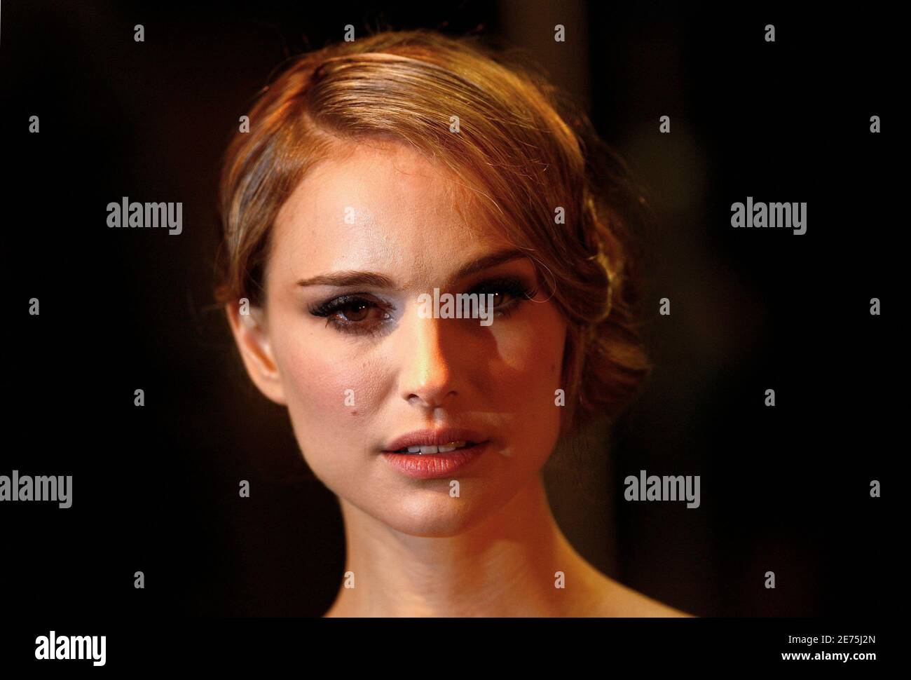 Actress natalie portman poses photographers hi-res stock photography ...