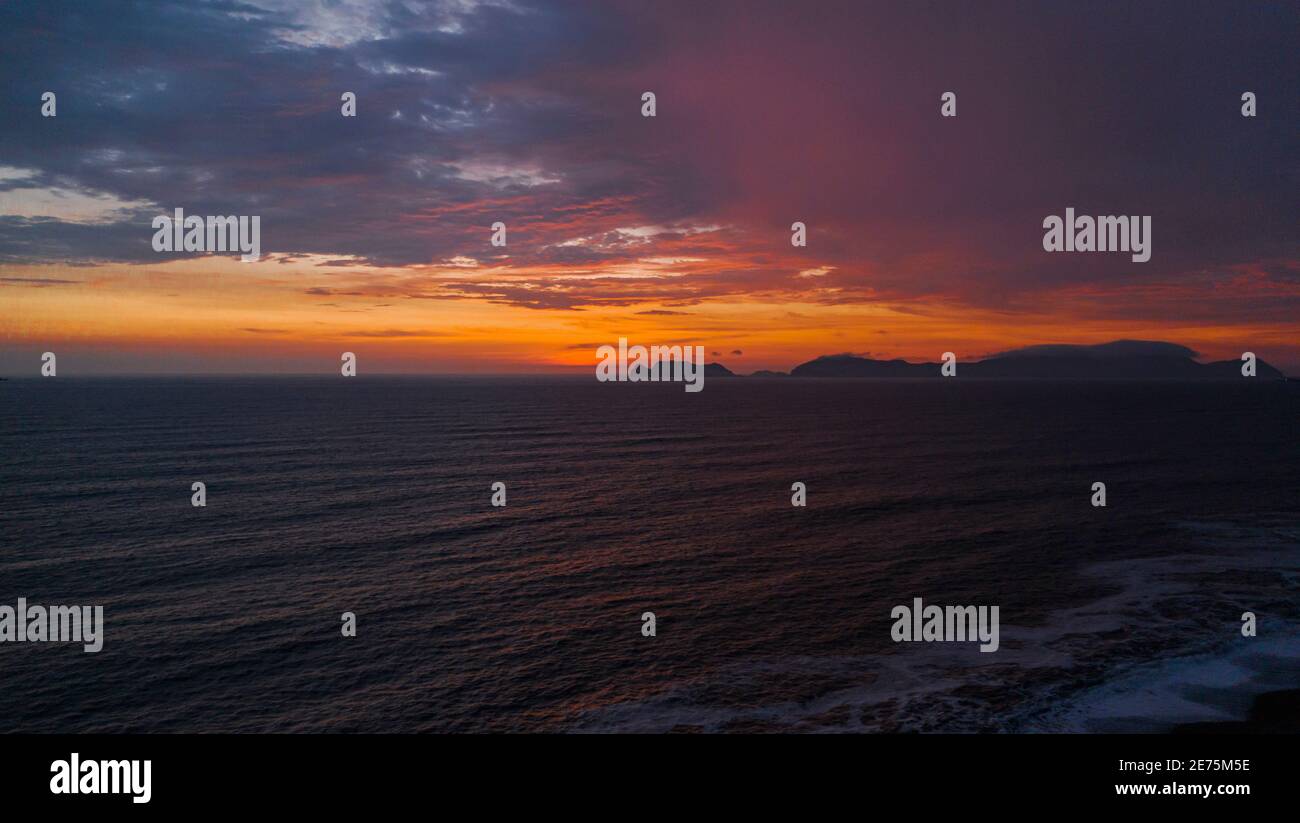 Sunset horizon view hi-res stock photography and images - Alamy