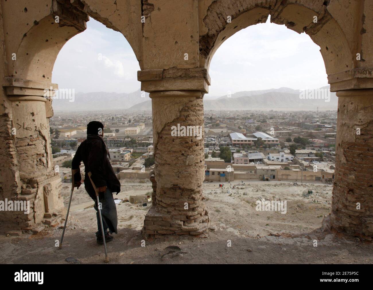 Kabul cemetery hi-res stock photography and images - Alamy