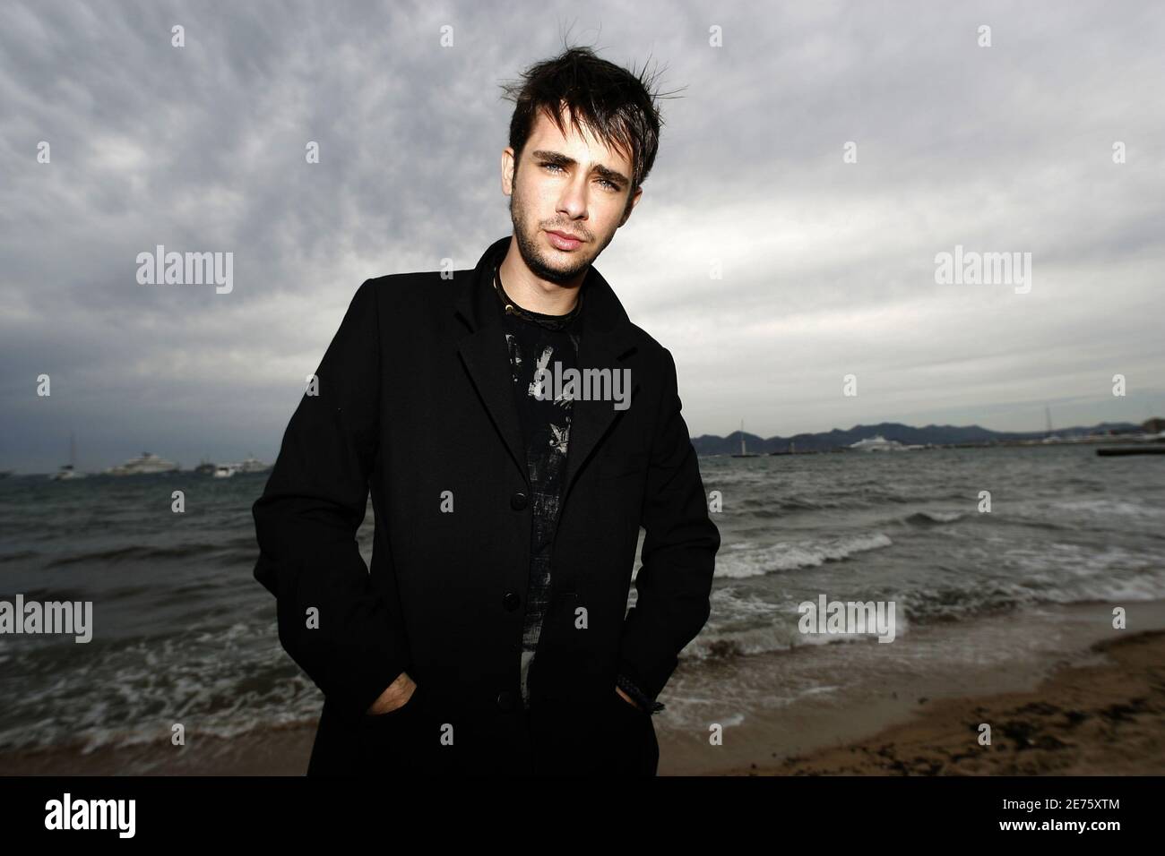 Scott mechlowicz peaceful warrior 2006 hi-res stock photography and ...